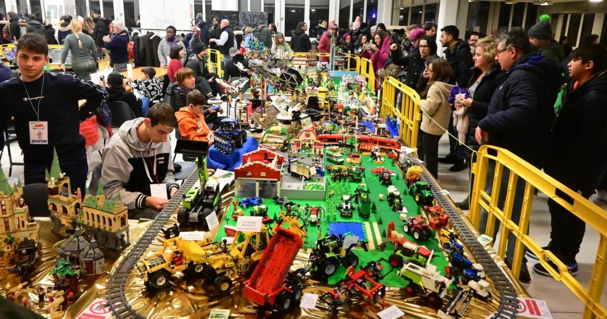 Grugliasco, passione Lego: folla alla Nave - Luna Nuova