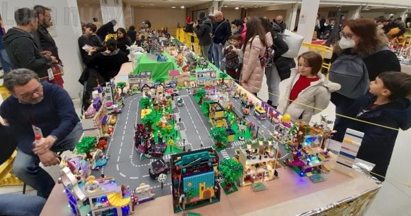 Grugliasco, tutti pazzi per i mattoncini - Luna Nuova