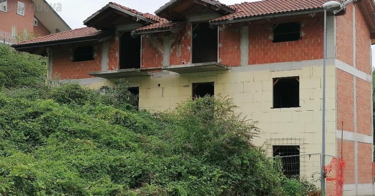 Giaveno, case sociali nello stabile abusivo - Luna Nuova